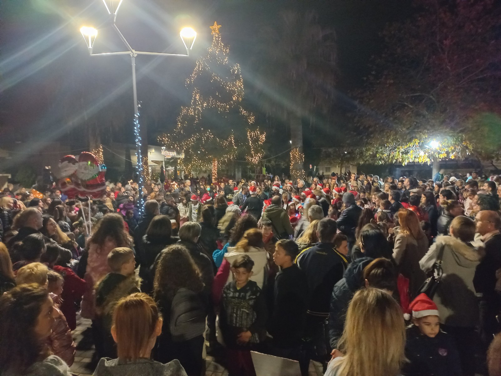 Ο ΔΗΜΟΣ ΠΗΝΕΙΟΥ ΥΠΟΔΕΧΘΗΚΕ ΤΑ ΧΡΙΣΤΟΥΓΕΝΝΑ- ΓΑΣΤΟΥΝΗ: Πλήθος κόσμου στη ...