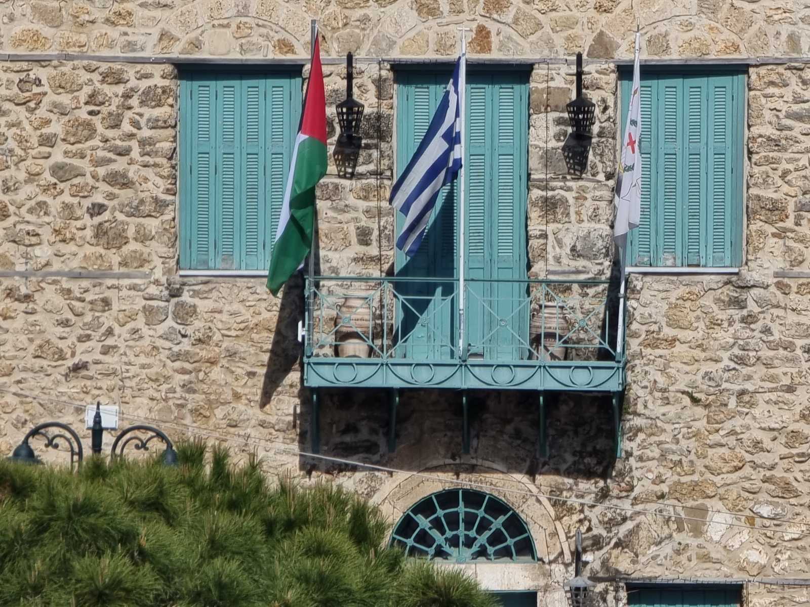 ΓΑΣΤΟΥΝΗ:ΑΝΑΡΤΗΣΗ ΠΑΛΑΙΣΤΙΝΙΑΚΗΣ ΣΗΜΑΙΑΣ ΣΤΟ ΔΗΜΑΡΧΕΙΟ -Μαρίνος ...